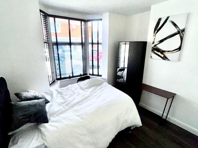 1 bedroom house share to rent