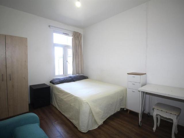 1 bedroom house share to rent