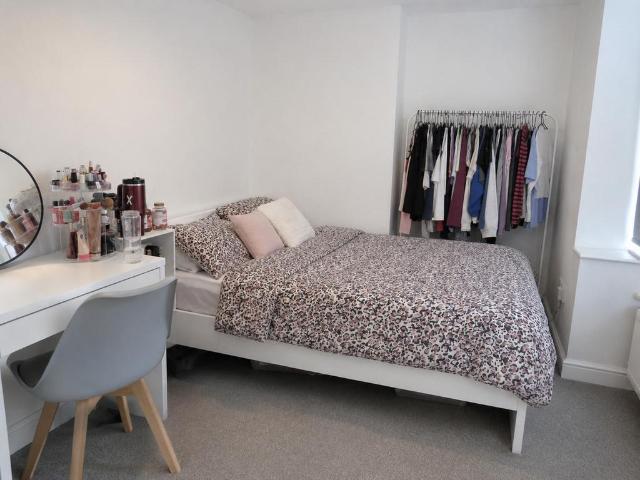 1 bedroom house share to rent