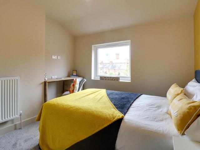 1 bedroom house share to rent