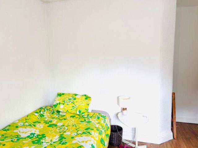 1 bedroom house share to rent