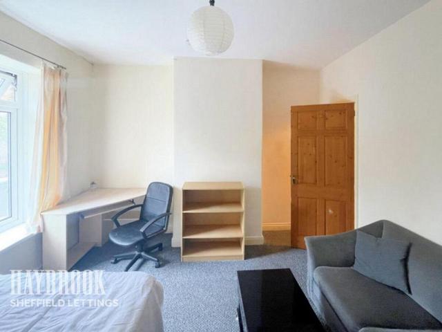 1 bedroom house share to rent