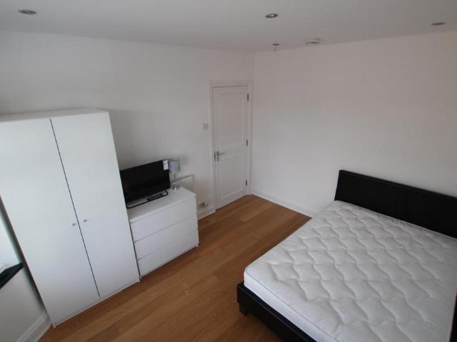 1 bedroom house share to rent