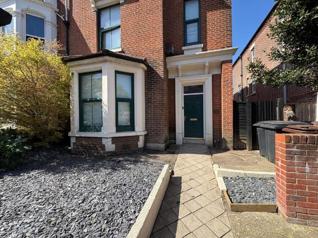 1 bedroom house share to rent