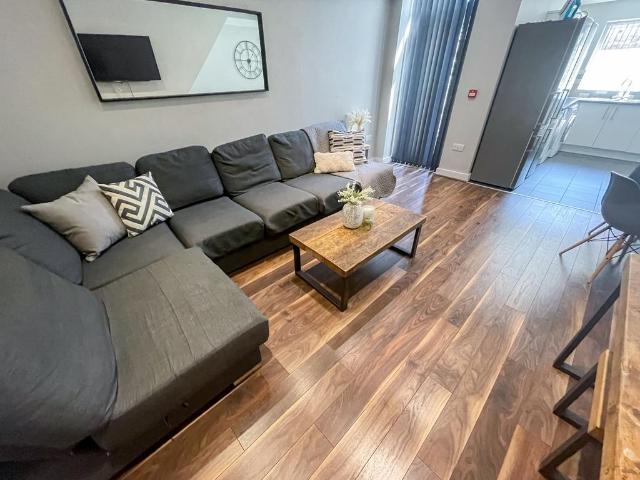 1 bedroom house share to rent