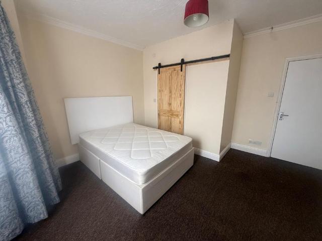 1 bedroom house share to rent