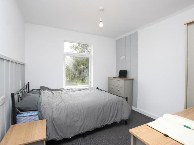 1 bedroom house share to rent