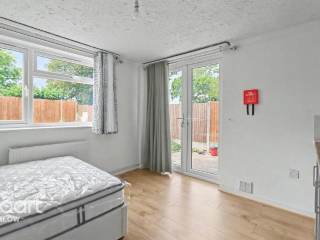 1 bedroom house share to rent