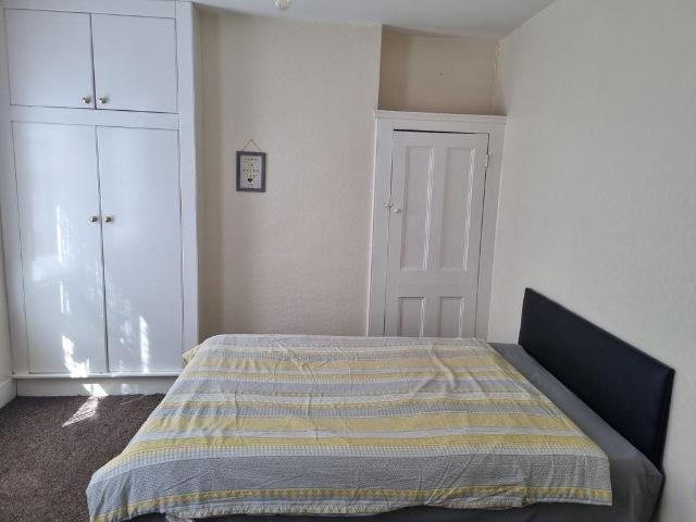 1 bedroom house share to rent