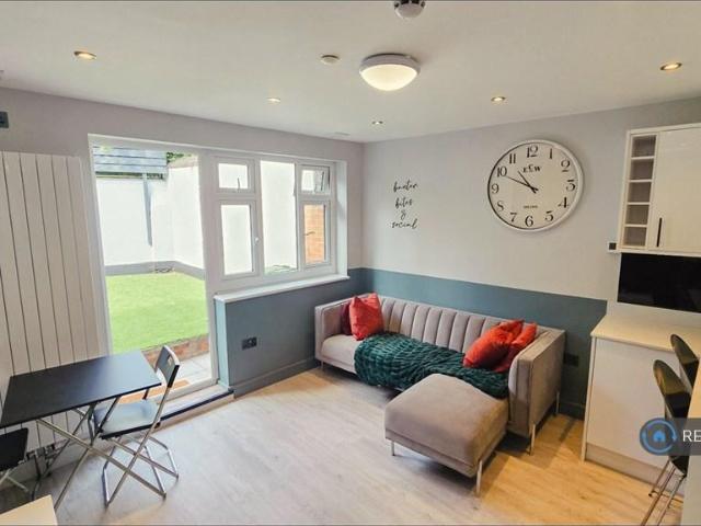 1 bedroom house share to rent
