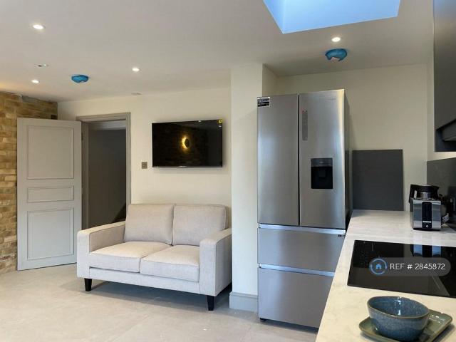 1 bedroom house share to rent