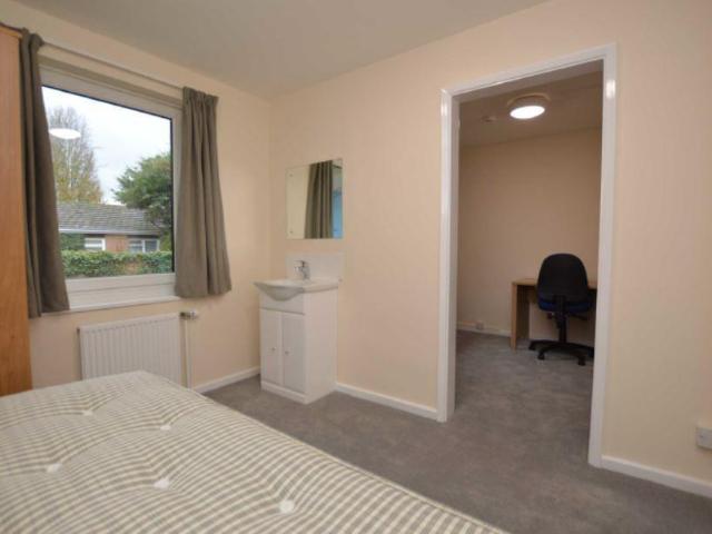 1 bedroom house share to rent