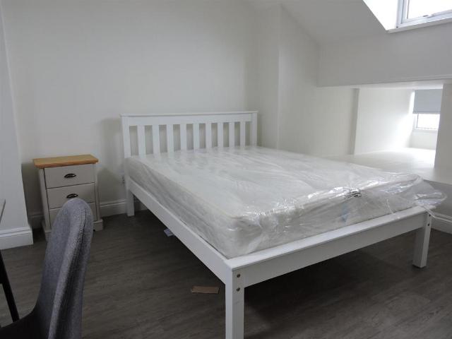 1 bedroom house share to rent