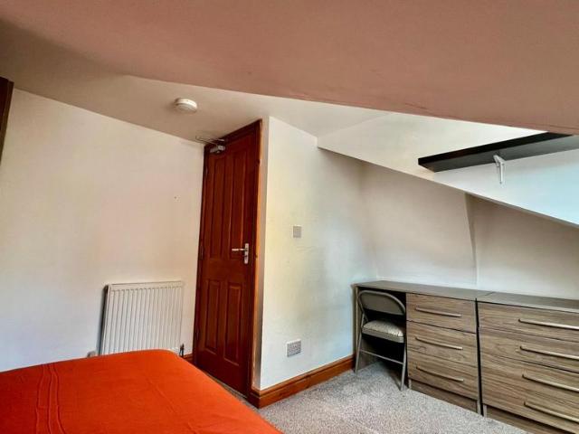 1 bedroom house share to rent