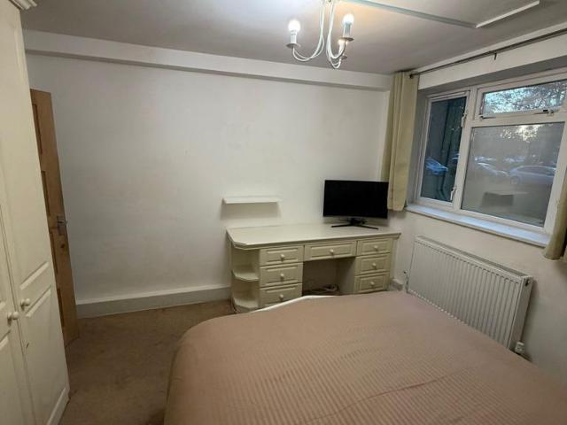1 bedroom house share to rent