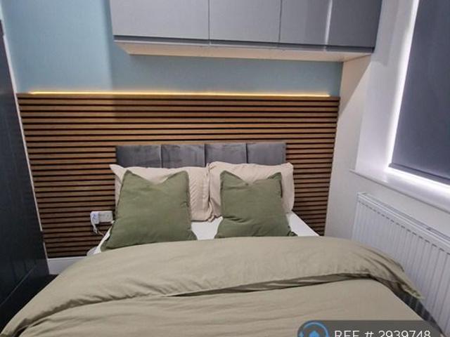 1 bedroom house share to rent