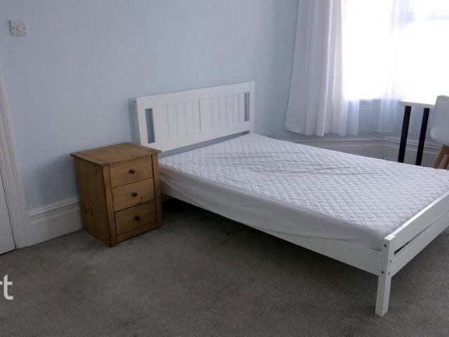 1 bedroom house share to rent