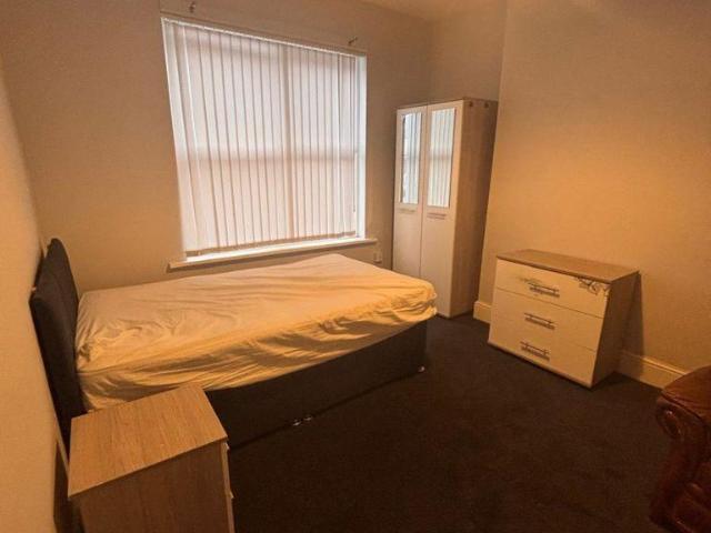 1 bedroom house share to rent