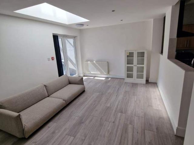 1 bedroom house share to rent
