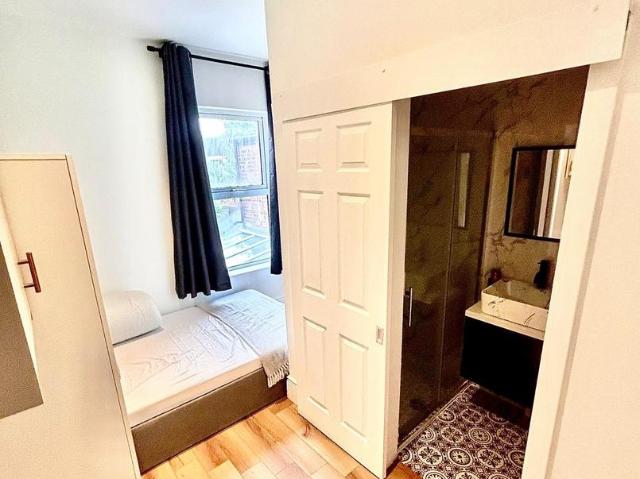 1 bedroom house share to rent