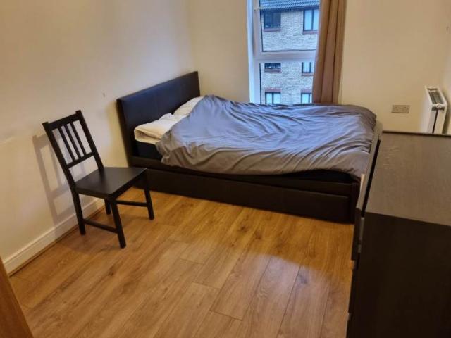1 bedroom house share to rent