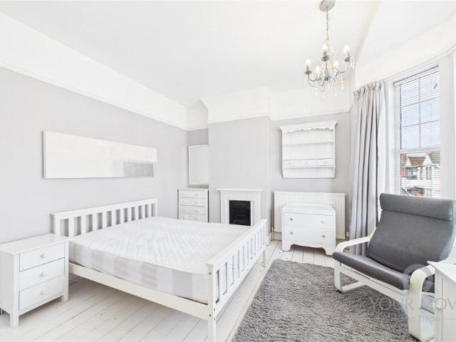 1 bedroom house share to rent