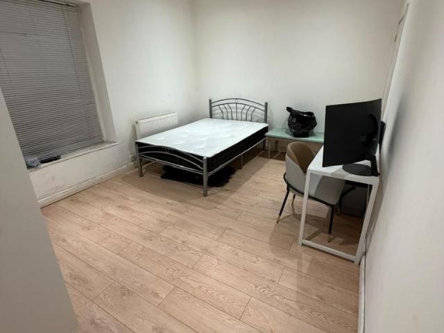 1 bedroom house share to rent