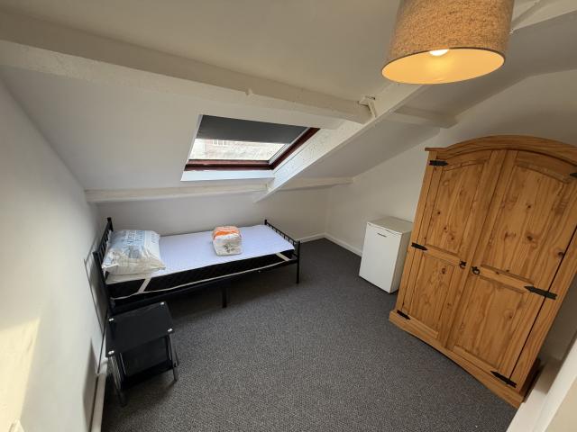 1 bedroom house share to rent