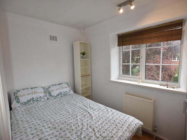 1 bedroom house share to rent