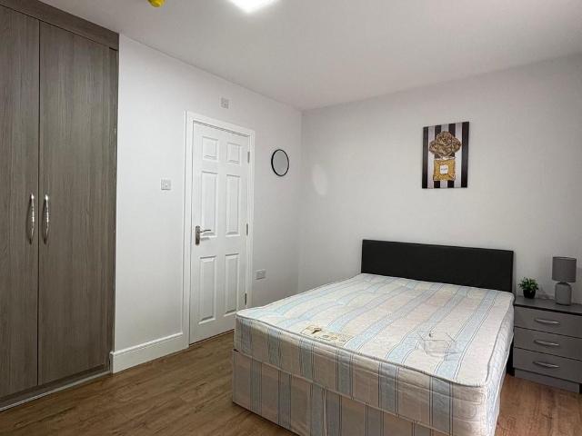 1 bedroom house share to rent