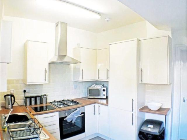 1 bedroom house share to rent