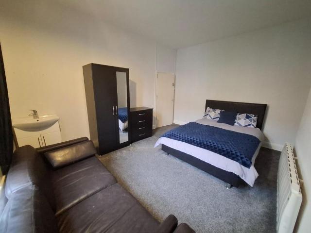 1 bedroom house share to rent