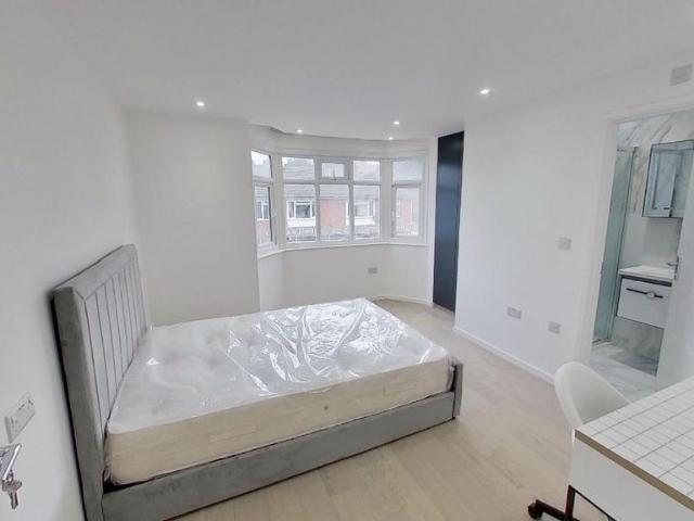 1 bedroom house share to rent