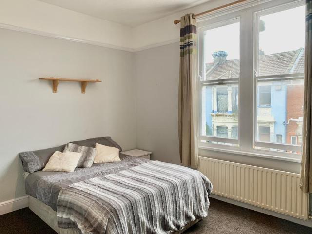 1 bedroom house share to rent