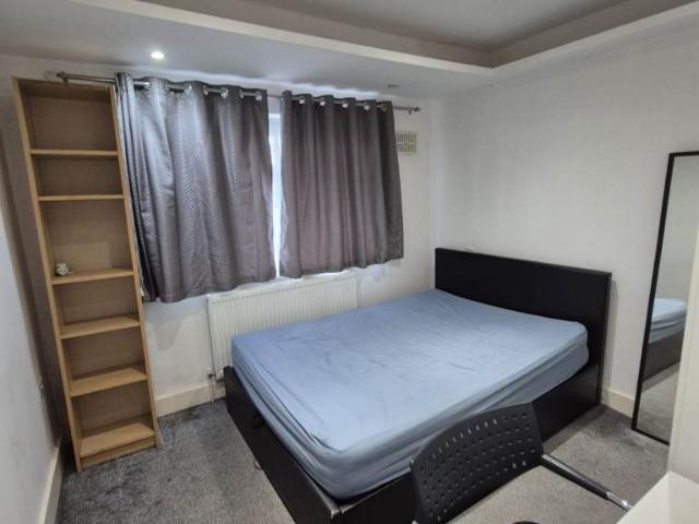 1 bedroom house share to rent