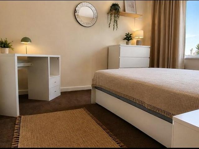 1 bedroom house share to rent