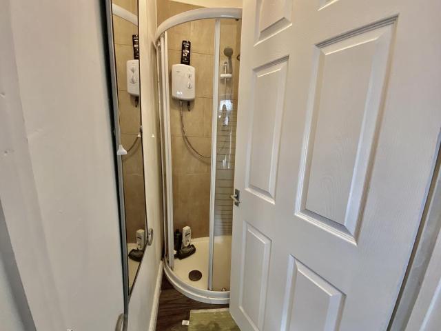 1 bedroom house share to rent