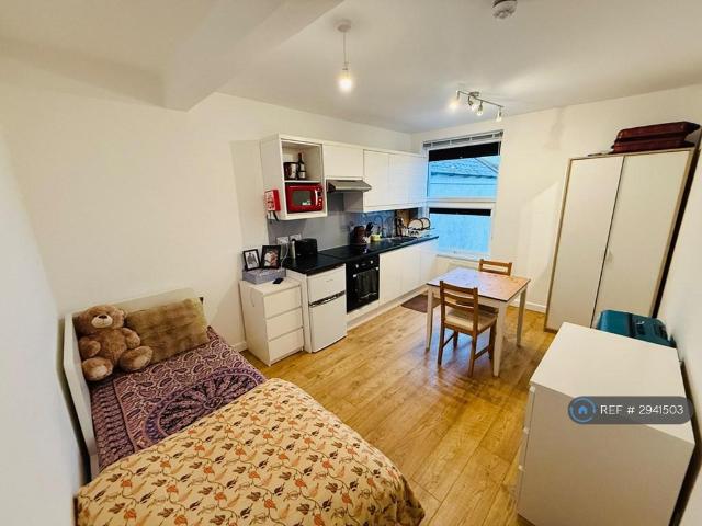 1 bedroom house share to rent
