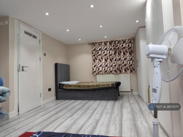 1 bedroom house share to rent