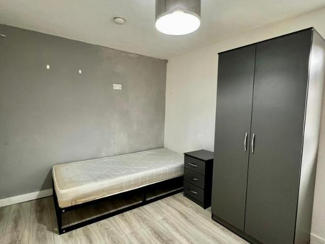 1 bedroom house share to rent