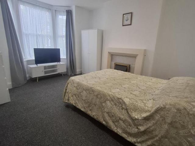 1 bedroom house share to rent
