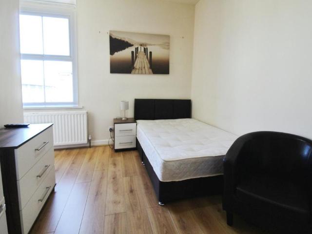 1 bedroom house share to rent