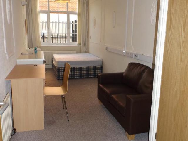 1 bedroom house share to rent