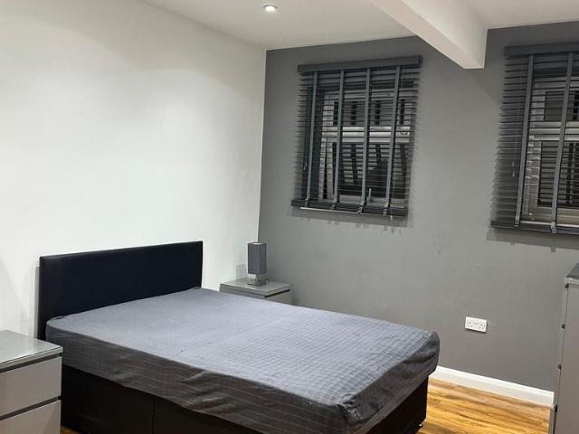 1 bedroom house share to rent