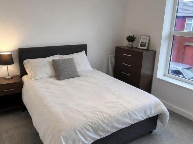 1 bedroom house share to rent