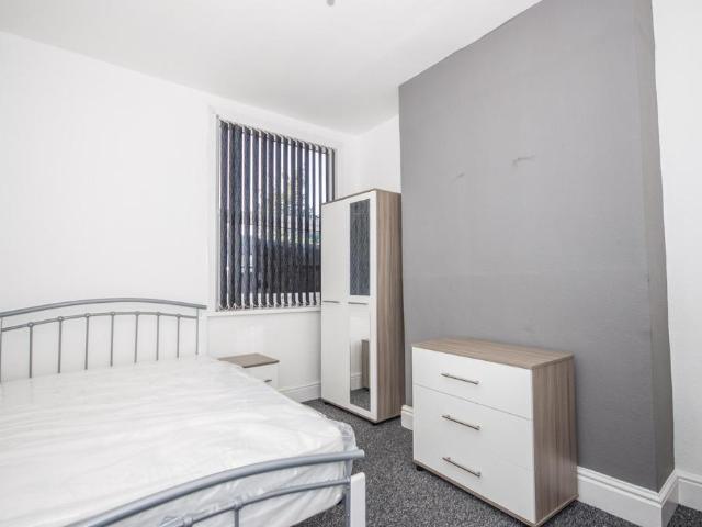 1 bedroom house share to rent