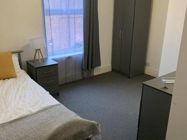 1 bedroom house share to rent