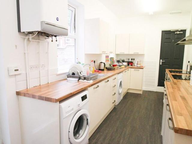 1 bedroom house share to rent