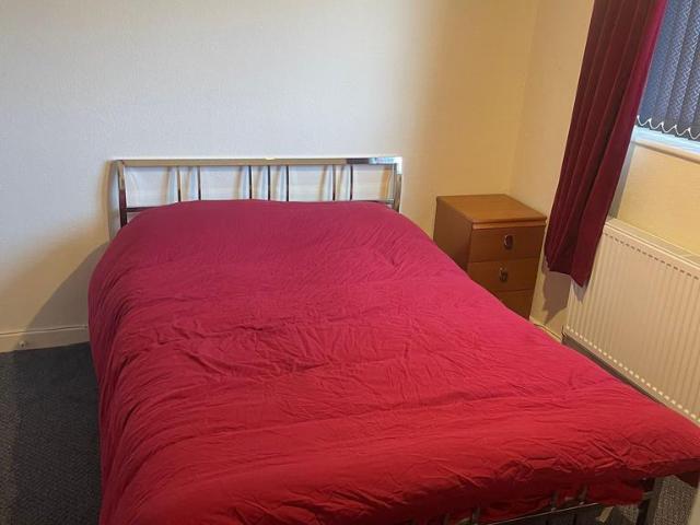 1 bedroom house share to rent