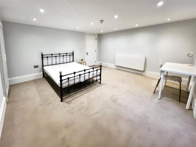 1 bedroom house share to rent